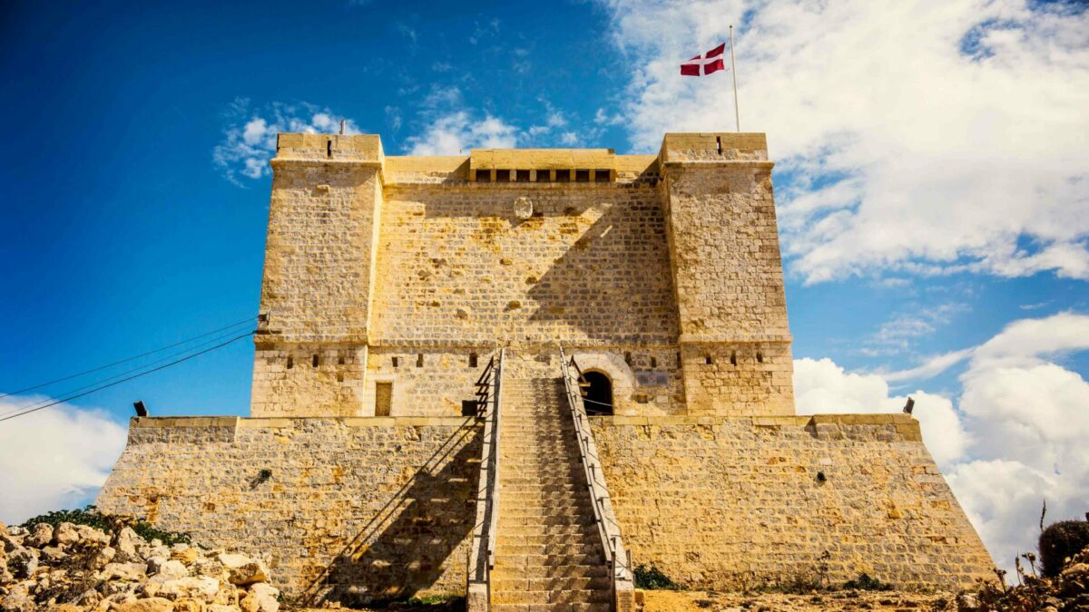 Ontdekkingen op Comino: het kleine eiland van komijn